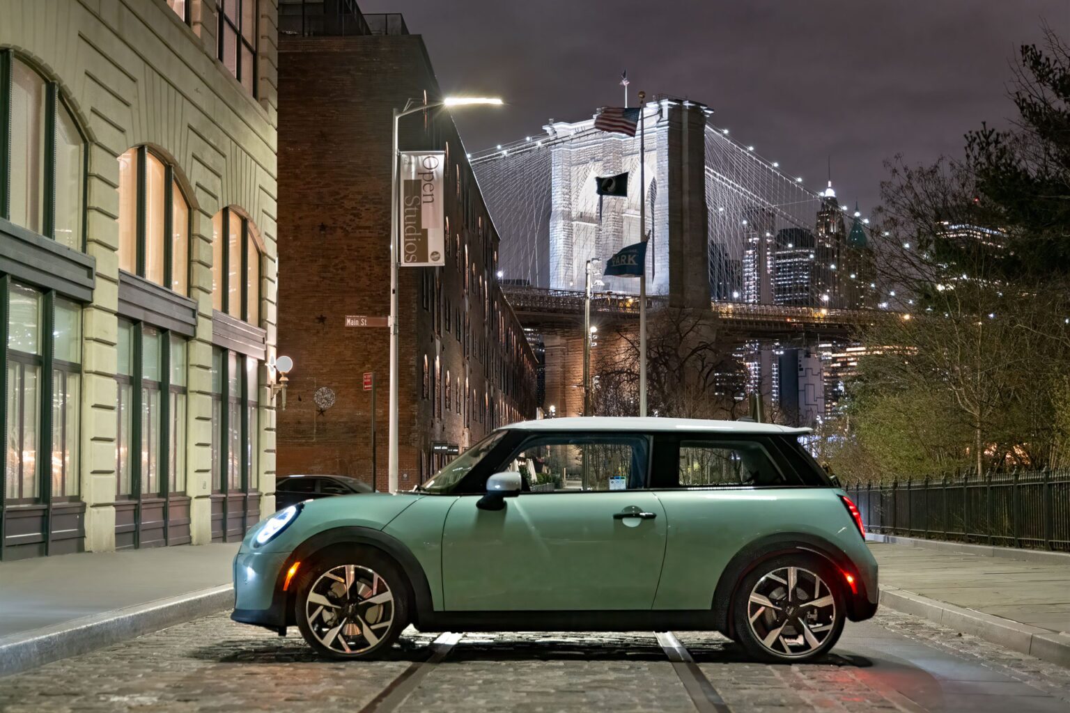 2025 Mini Cooper S Hardtop Hits the Big Apple, Reveals Its $33,195 ...