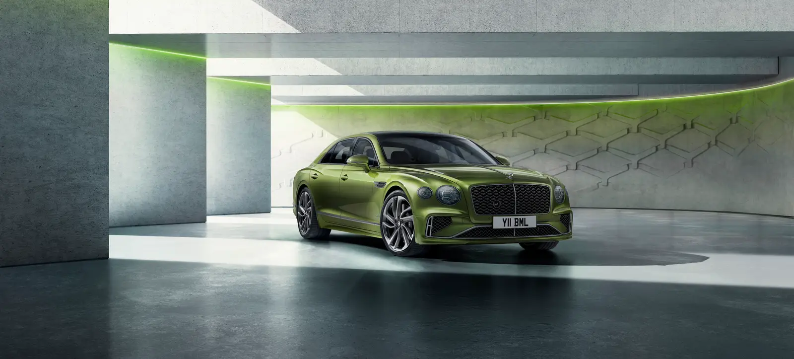 2025 Bentley Flying Spur Debuts As a Hybrid V8 Limo With 771 Horsepower ...