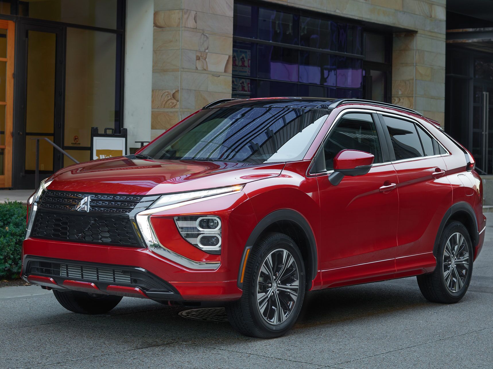Mitsubishi Takes the 2026 Outlander All-Hybrid, with a New Standard Powertrain and the Updated ...